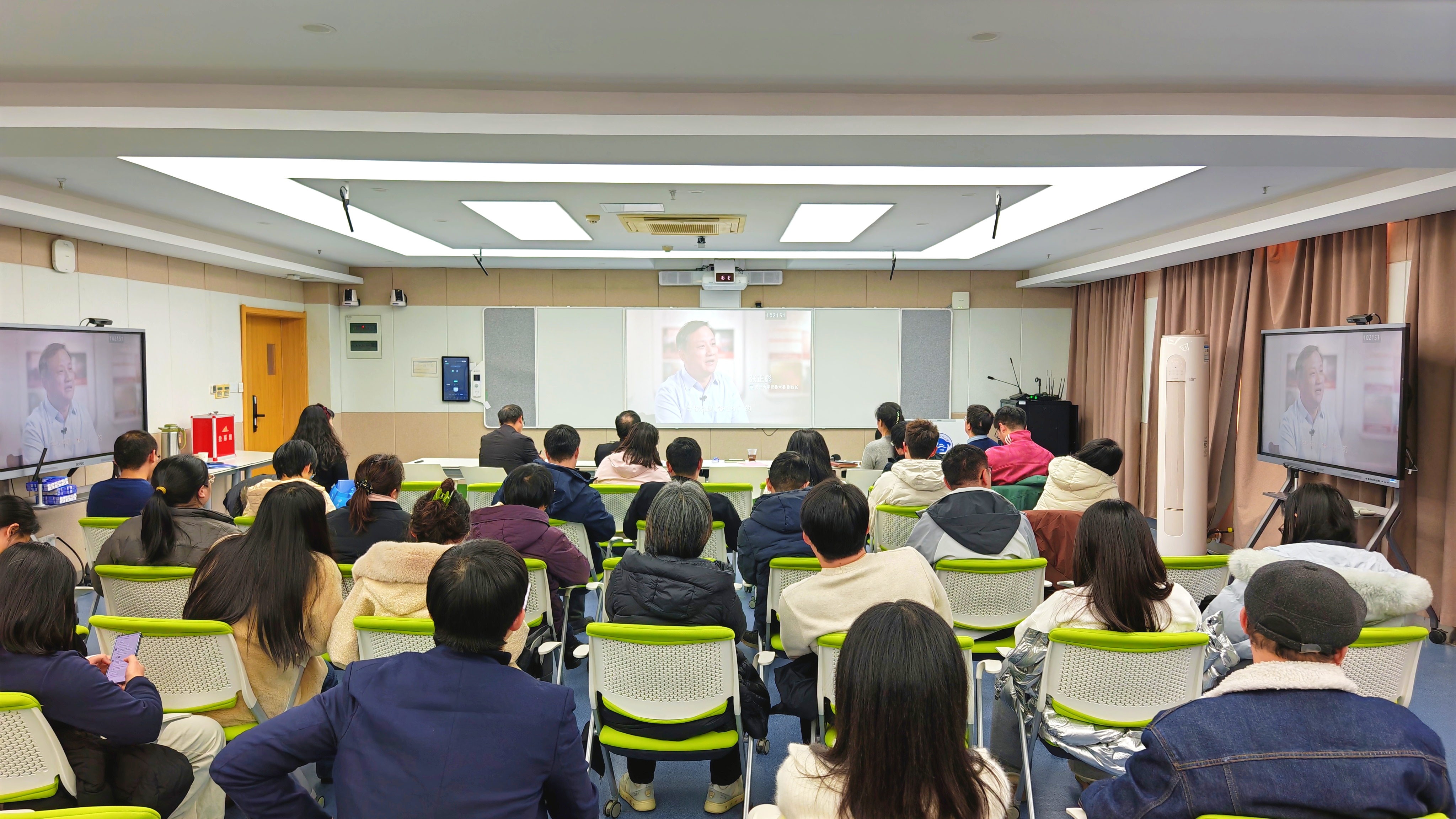 教师教育学院召开全体教工党员大会